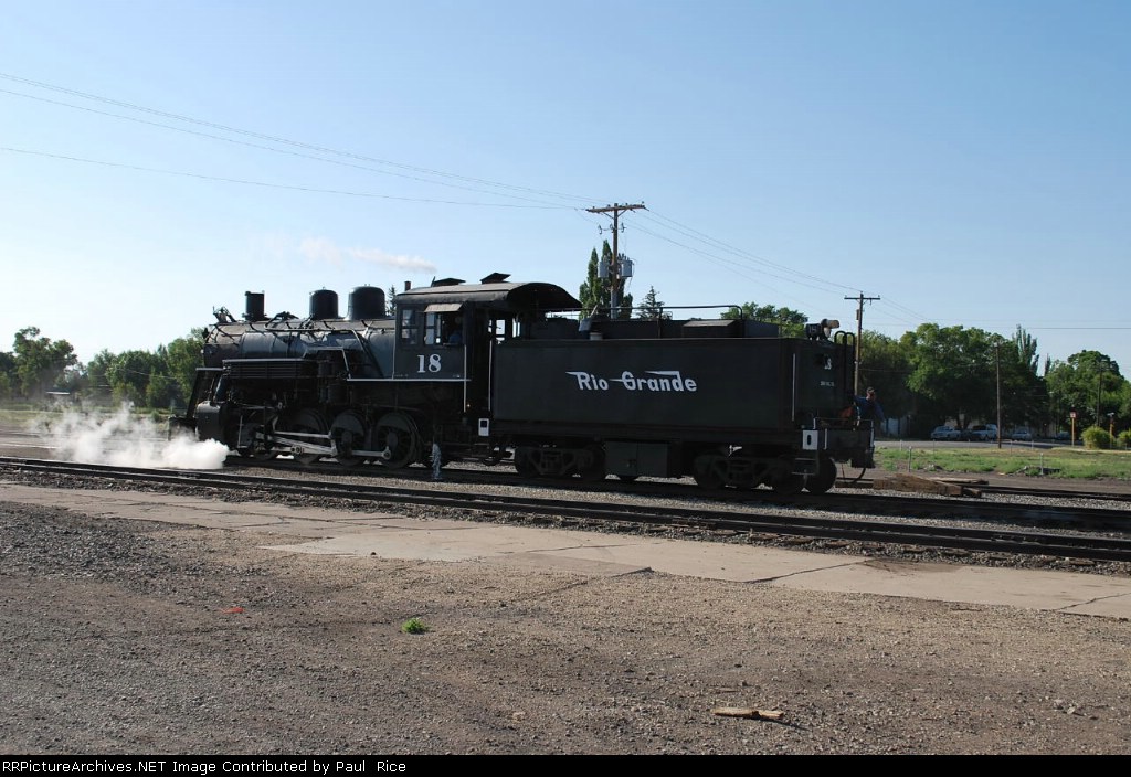 SLRG 18 Backing To Yard To Pickup Passenger Cars